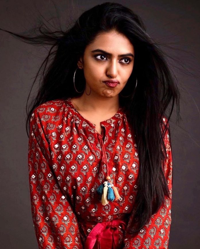 Shivani Rajashekar | బ్లూ కలర్ డ్రెస్‌లో అద్భుతంగా శివాని రాజశేఖర్ ...