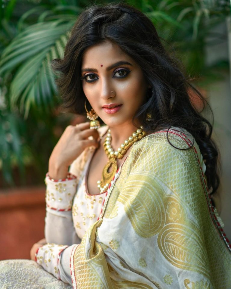 Ulka Gupta | చూడముచ్చటగా ఉల్కా గుప్తా ఫొటోలు..-Namasthe Telangana