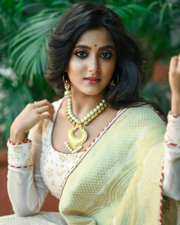 Ulka Gupta | చూడముచ్చటగా ఉల్కా గుప్తా ఫొటోలు..-Namasthe Telangana