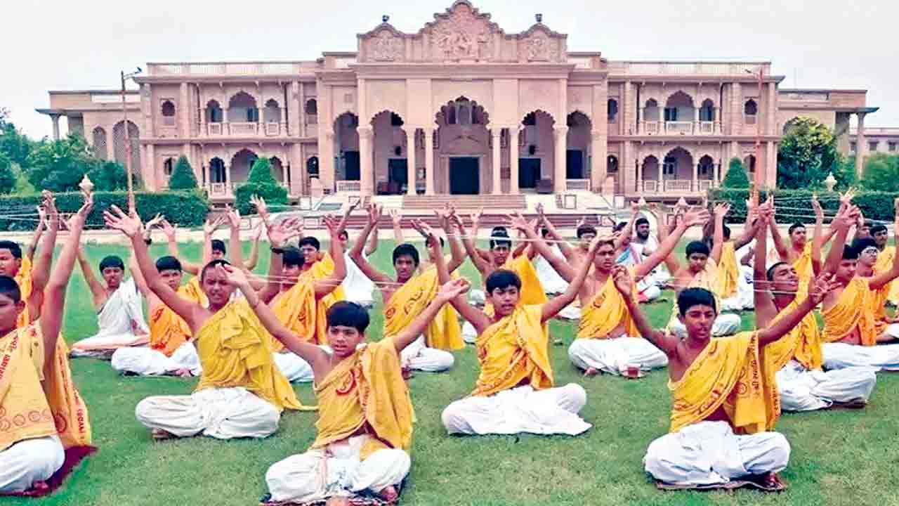 Vasthu Shastra | మాది తూర్పు ఇల్లు. సెల్లారు ఉంది. ఎటువైపు స్థలం ...