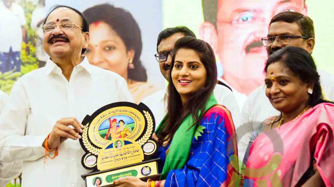 Allola Divya Reddy | ఆవులు ఆమె నేస్తాలు.. వాటి సంరక్ష‌ణే ధ్యేయం ...