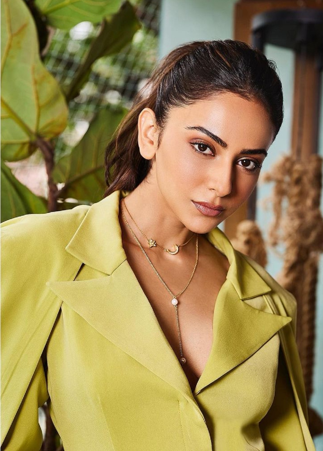 Rakul Preet : చూపుల‌తో సెగలు పుట్టిస్తున్న ర‌కుల్ ప్రీత్..-Namasthe ...