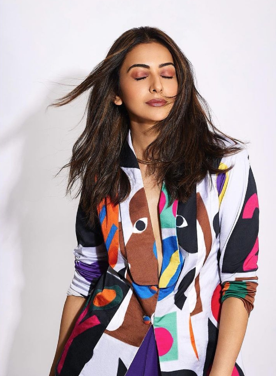 Rakul Preet : చూపుల‌తో సెగలు పుట్టిస్తున్న ర‌కుల్ ప్రీత్..-Namasthe ...