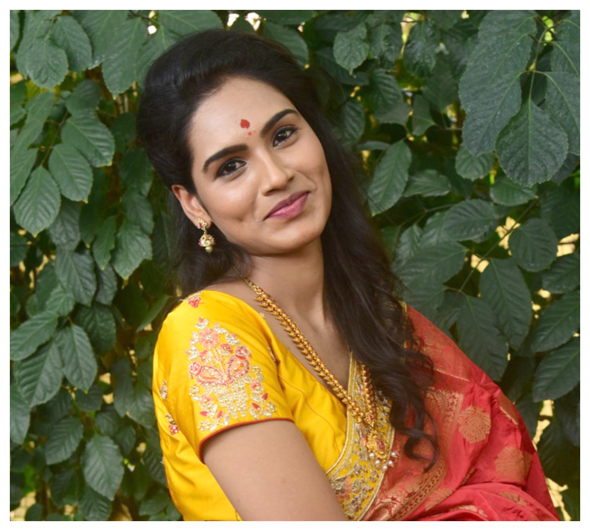 Mayukha | ఈశ్వర్ మ్యారేజ్ ఇందూతో మూవీ లాంచ్ ఈవెంట్‌లో మ‌యూఖ‌..-Namasthe ...