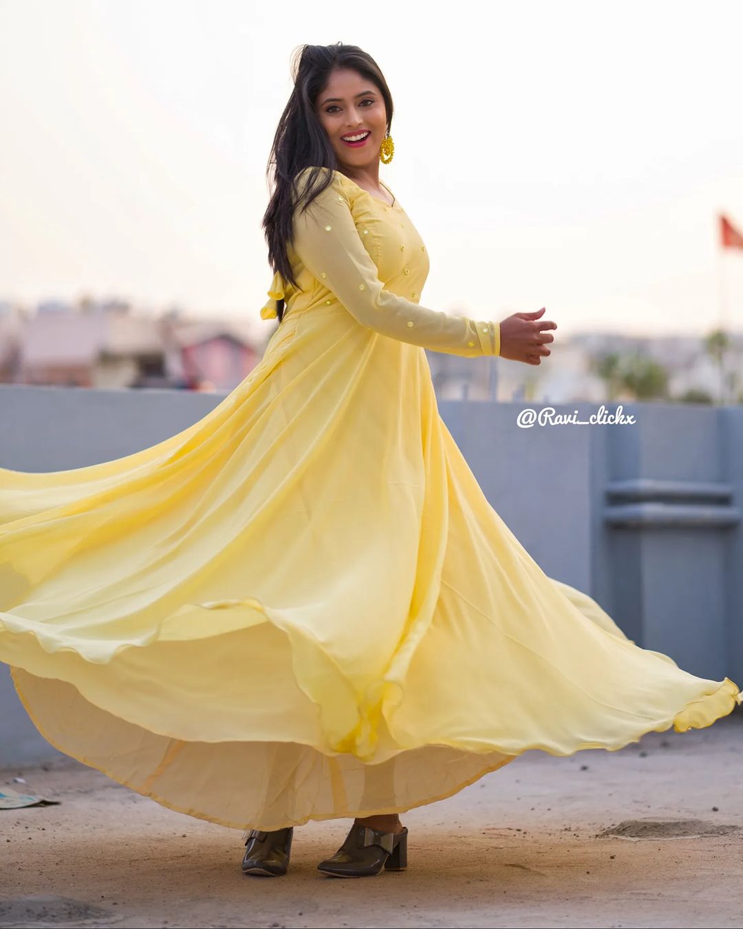 Mahi Maheswari | చూపులతో గుచ్చేస్తున్న మహి మహేశ్వరి..-Namasthe Telangana