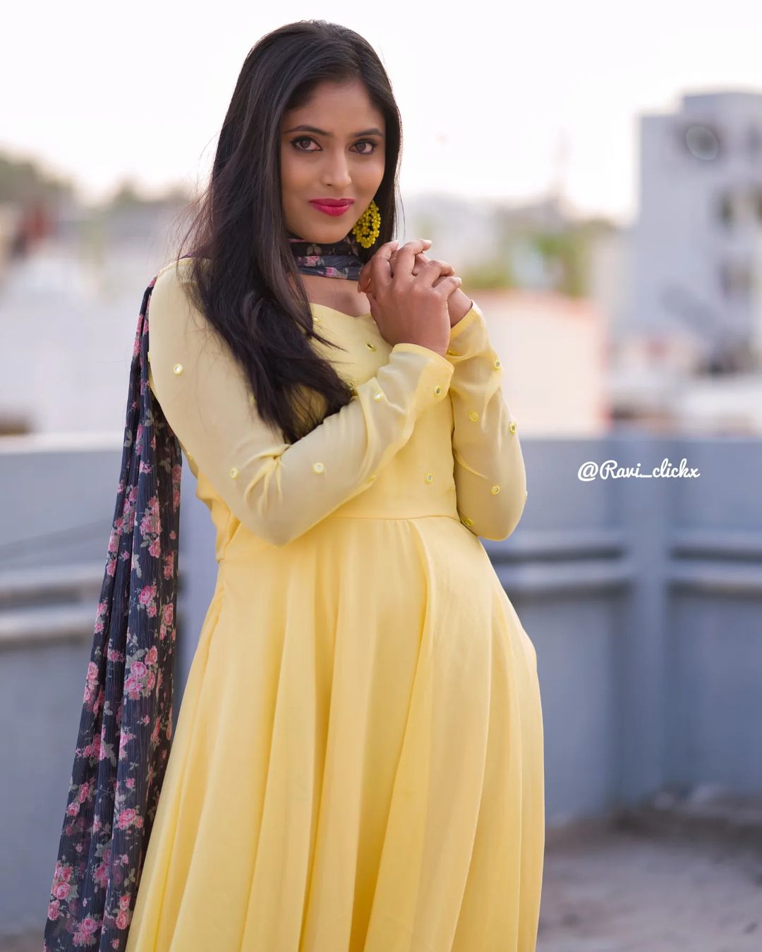 Mahi Maheswari | చూపులతో గుచ్చేస్తున్న మహి మహేశ్వరి..-Namasthe Telangana