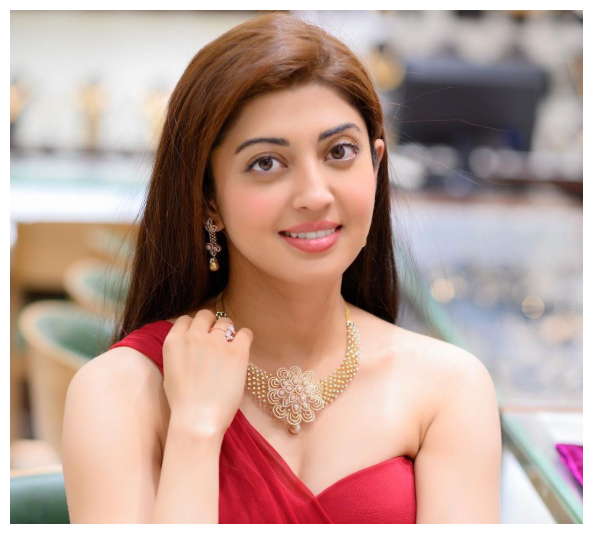 Pranitha Subhash | ఎర్ర‌ గులాబీలా మెరిసిపోతున్న ప్రణీత..-Namasthe Telangana