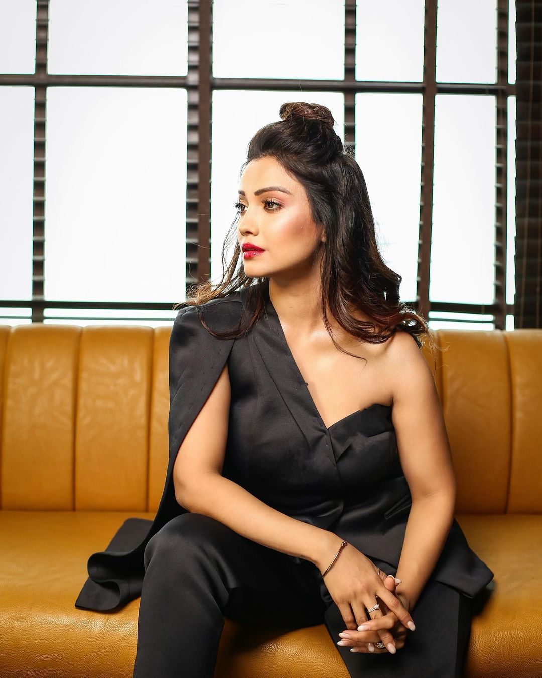 Adaa Khan | స్లీవ్ లెస్ డ్రెస్‌లో అదా ఖాన్ అంద‌చందాలు..-Namasthe Telangana