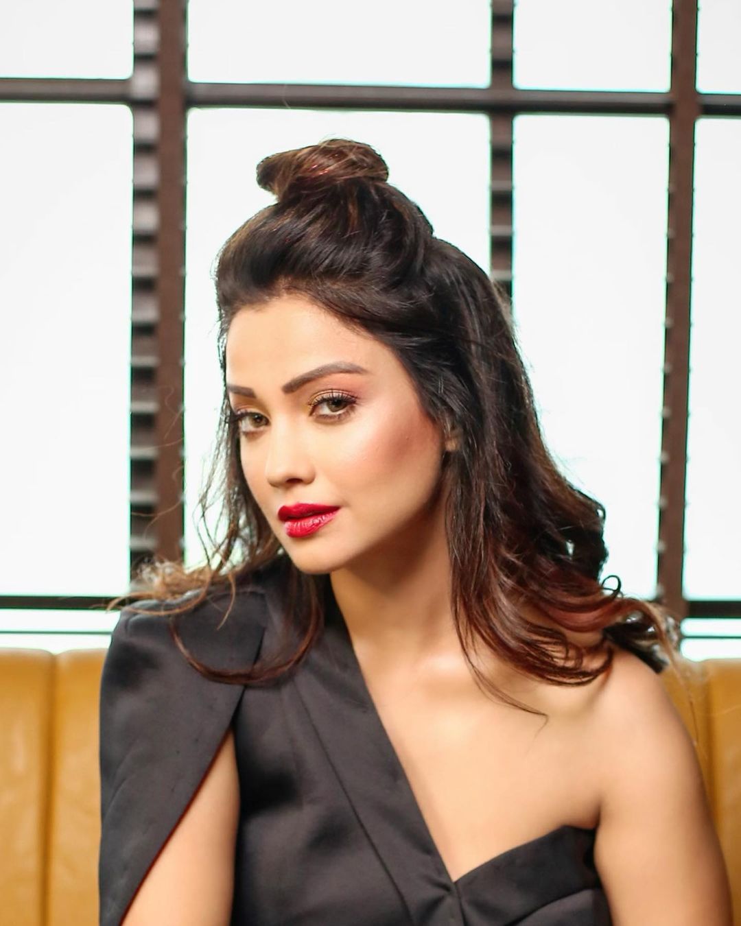 Adaa Khan | స్లీవ్ లెస్ డ్రెస్‌లో అదా ఖాన్ అంద‌చందాలు..-Namasthe Telangana