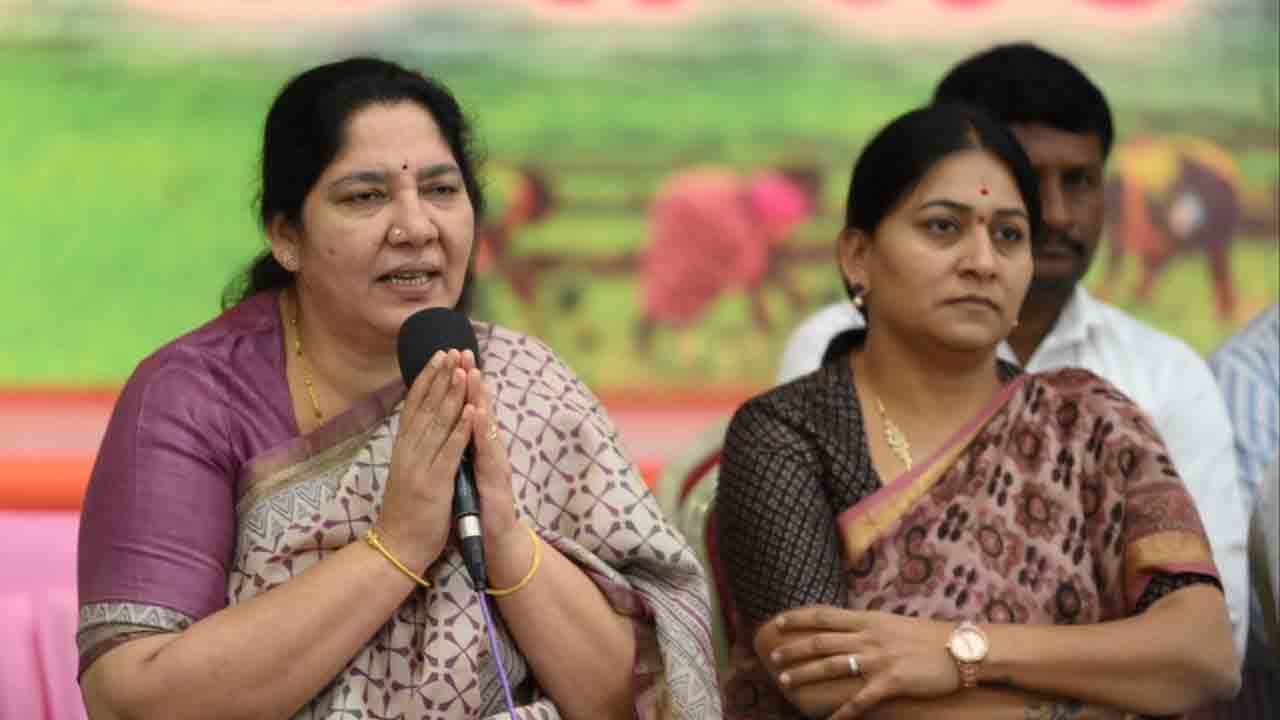 గిరిజనుల ఆరాధ్య దైవం సీఎం కేసీఆర్‌ : మంత్రి సత్యవతి-Namasthe Telangana