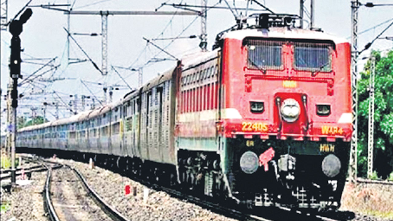 500 ఎక్స్‌ప్రెస్‌ రైళ్ల వేగం పెంపు-Namasthe Telangana