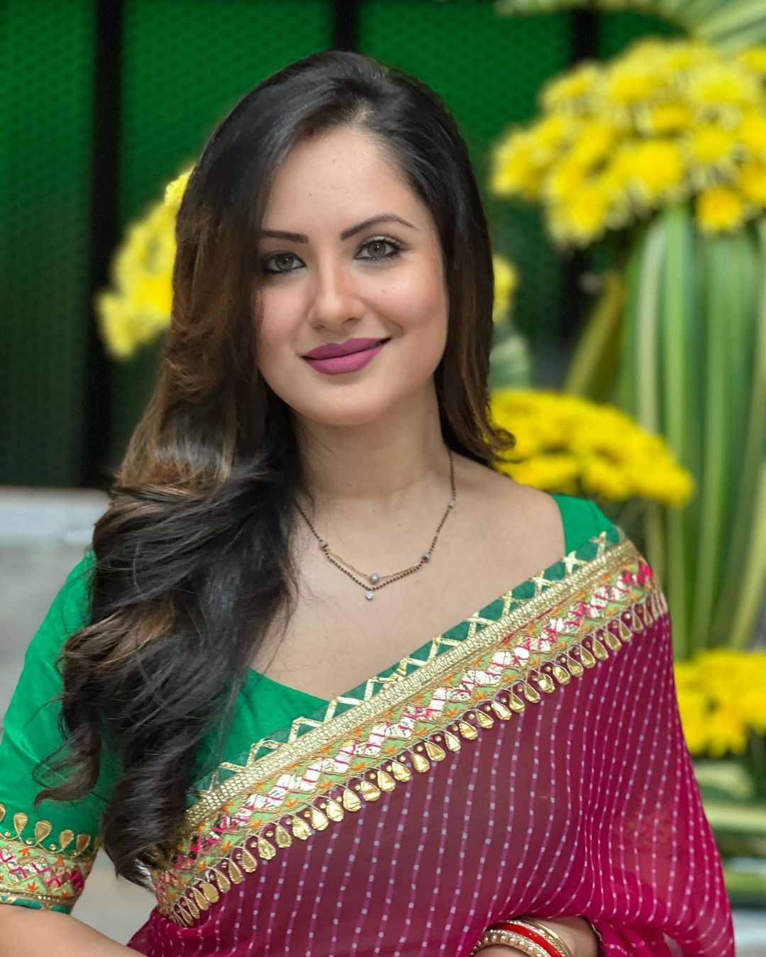 Puja Banerjee | రెడ్ శారీలో ప‌రువాలు ఒలకబోస్తున్న పూజ బెనర్జీ ...