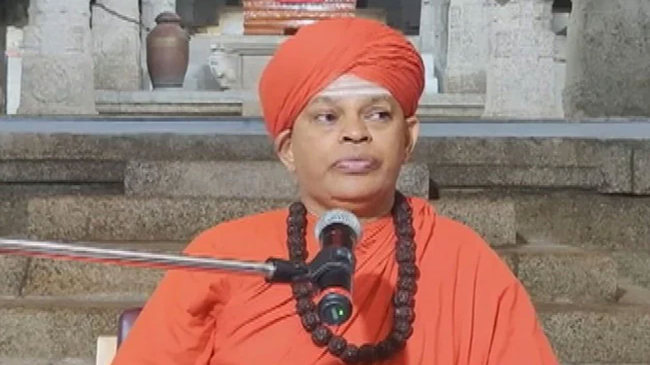 లింగాయత్‌ గురువుపై నలుగురు మైనర్‌ బాలికల లైంగిక దాడి ఆరోపణలు-Namasthe ...