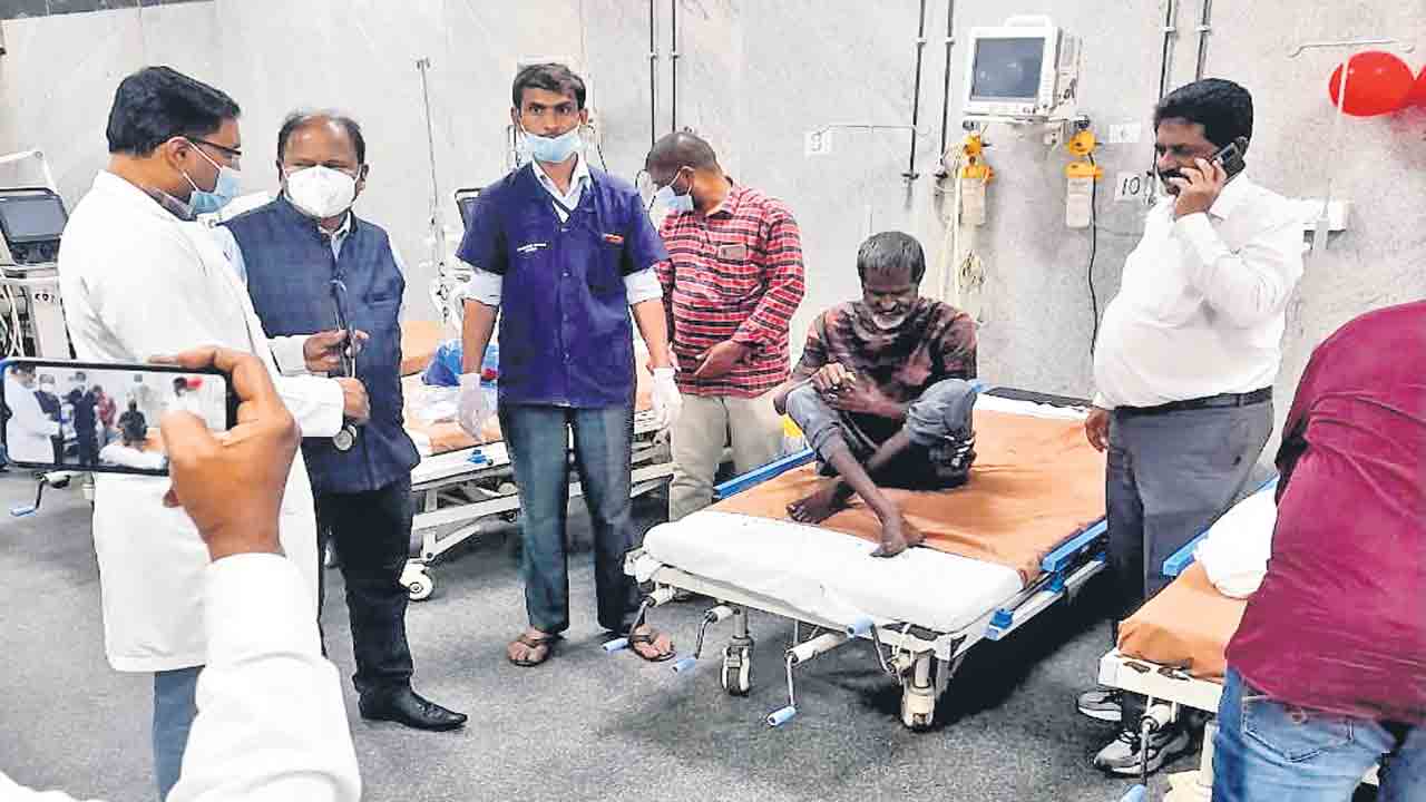 చలించి..చేయూతనందించి!-Namasthe Telangana