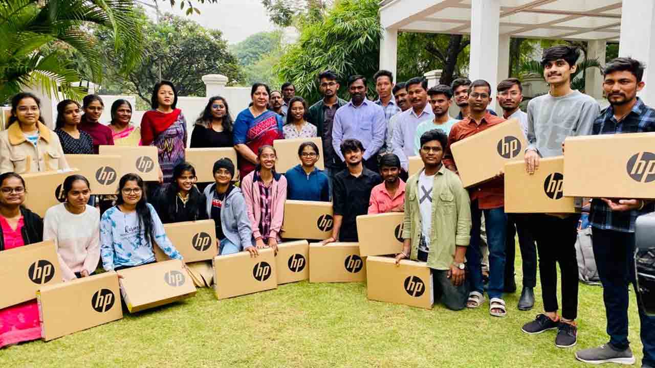 ప్రైవేటుకు దీటుగా గురుకులాల్లో నాణ్యమైన విద్య: మంత్రి సత్యవతి-Namasthe ...