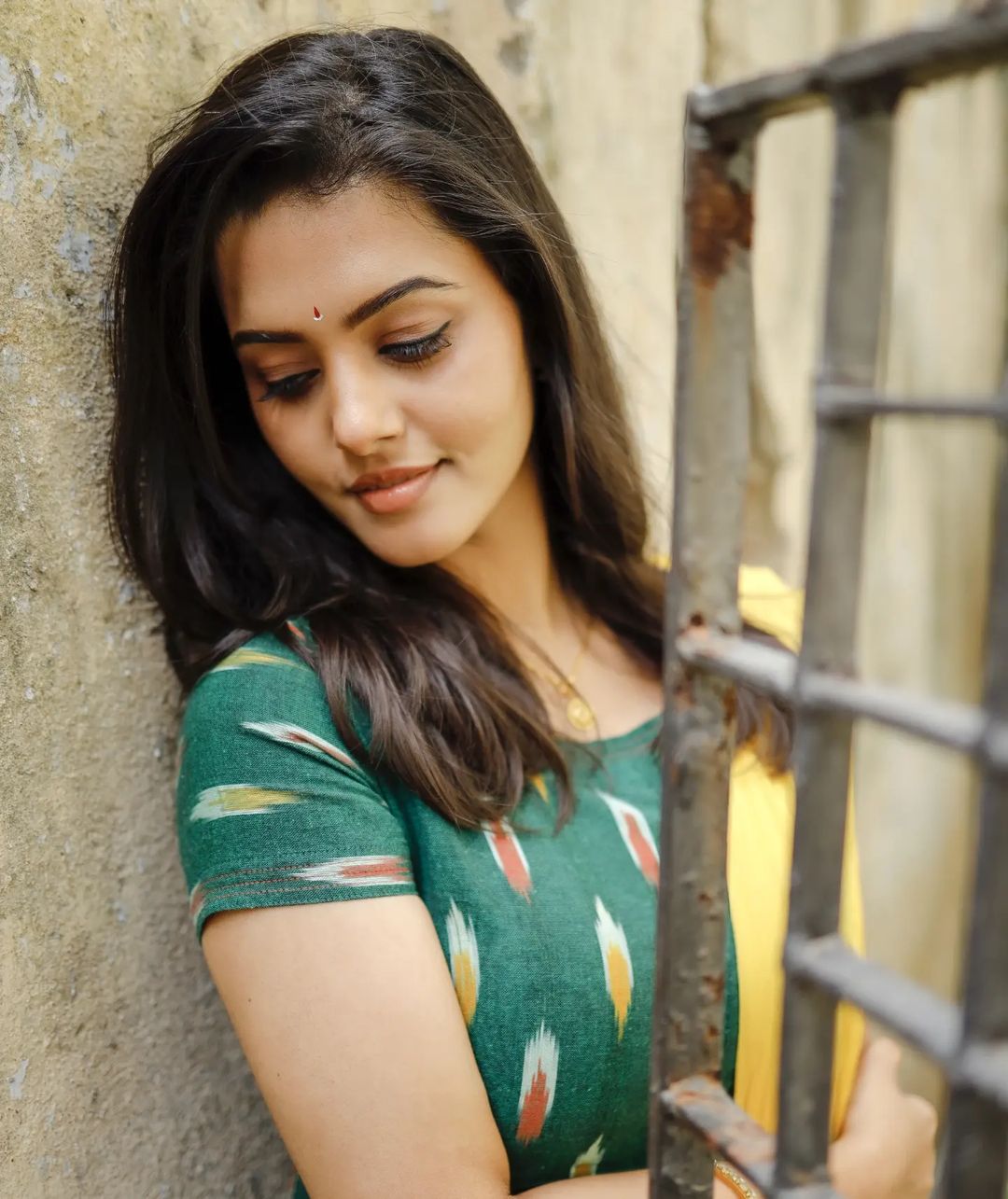 Swathishta Krishnan | కాటుక క‌నుల‌తో క‌వ్విస్తున్న స్వాతిష్ట కృష్ణన్ ...