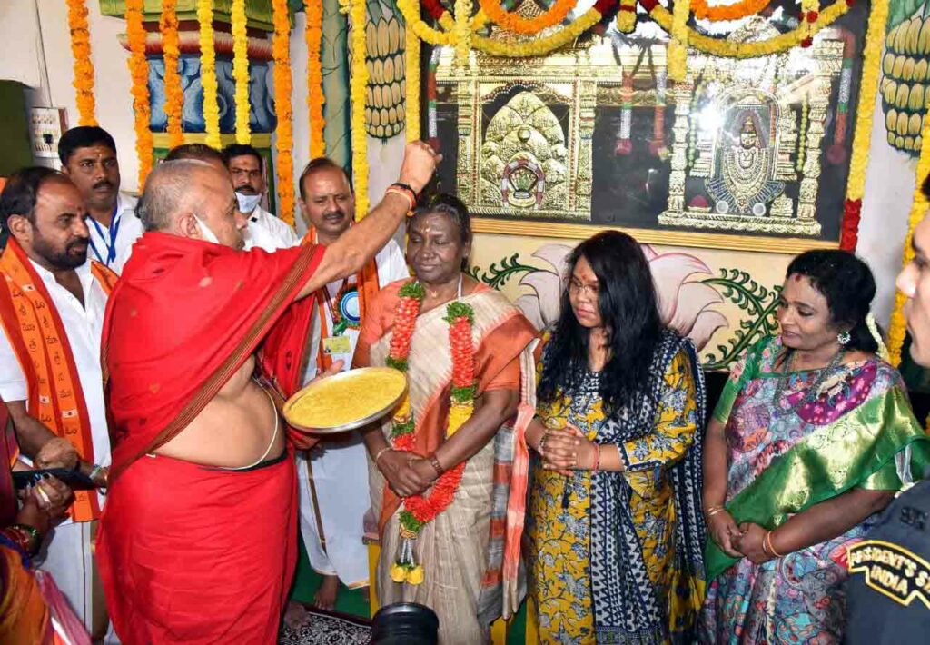 Droupadi Murmu | శ్రీశైలం మల్లన్న ఆలయంలో రాష్ట్రపతి ముర్ము ప్రత్యేక ...