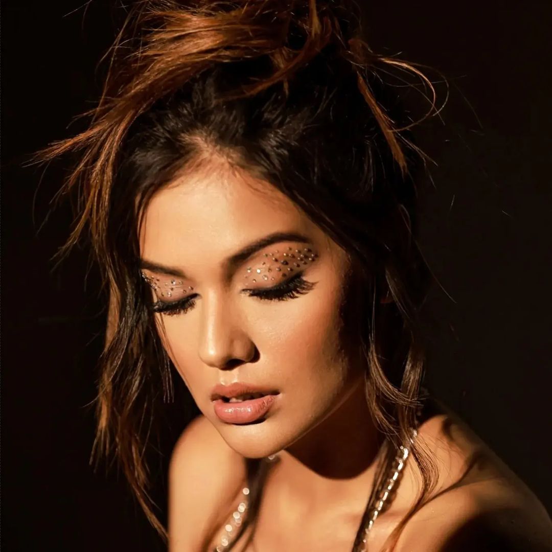 Divya Agarwal | కాటుక కనులతో కైపెక్కిస్తున్న దివ్య అగర్వాల్..-Namasthe ...