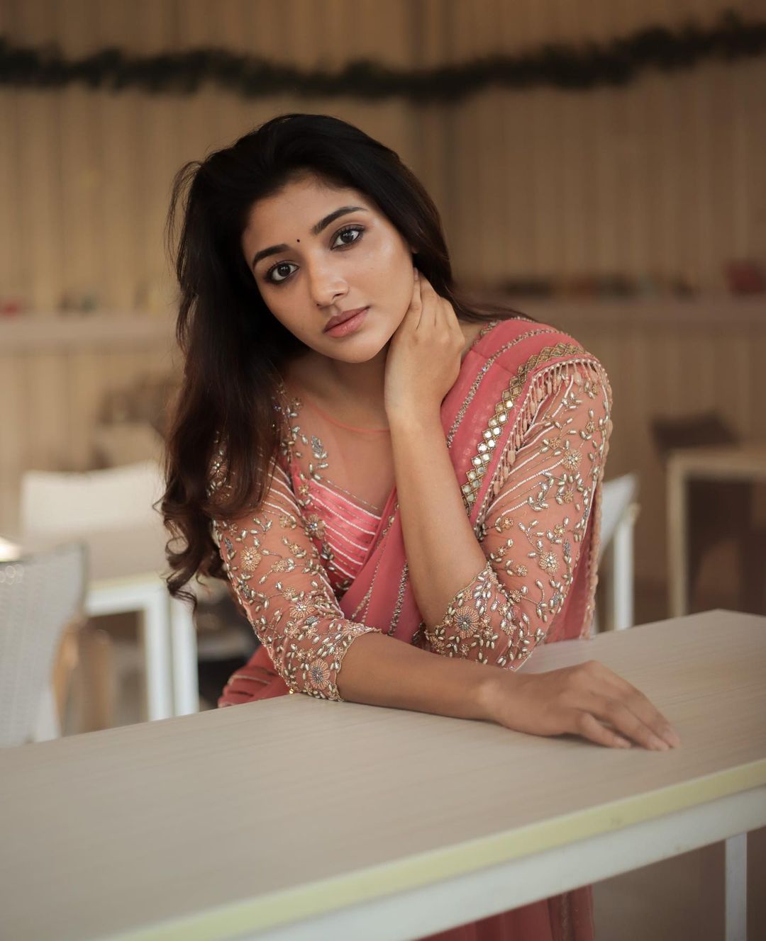 Mirna Menon | ముసిముసి నవ్వులతో ముద్దులొలుకుతున్న మిర్నా మీనన్ ...