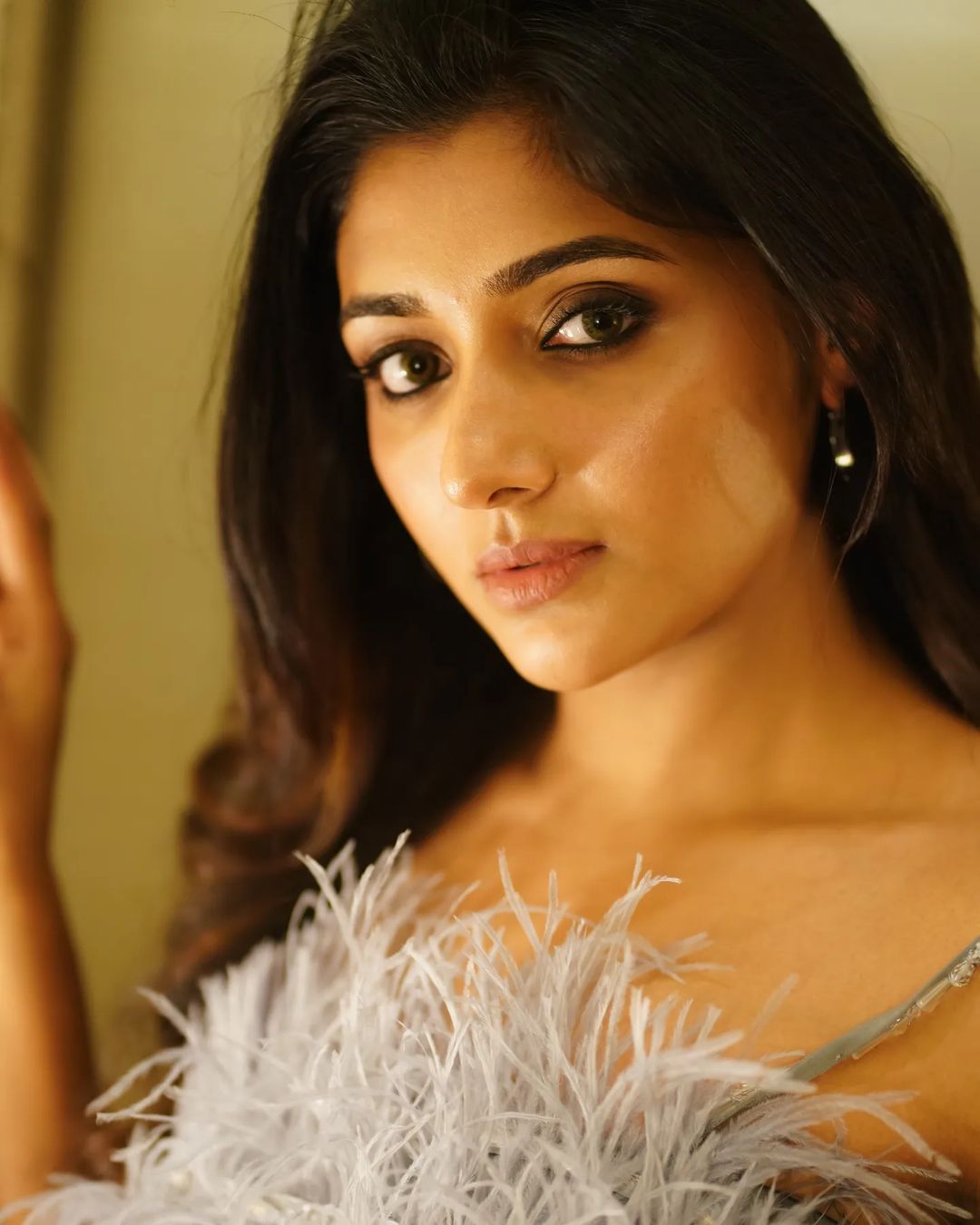 Mirna Menon | ట్రెండీ అందాలతో అలరిస్తున్న మిర్నా మీనన్..-Namasthe Telangana