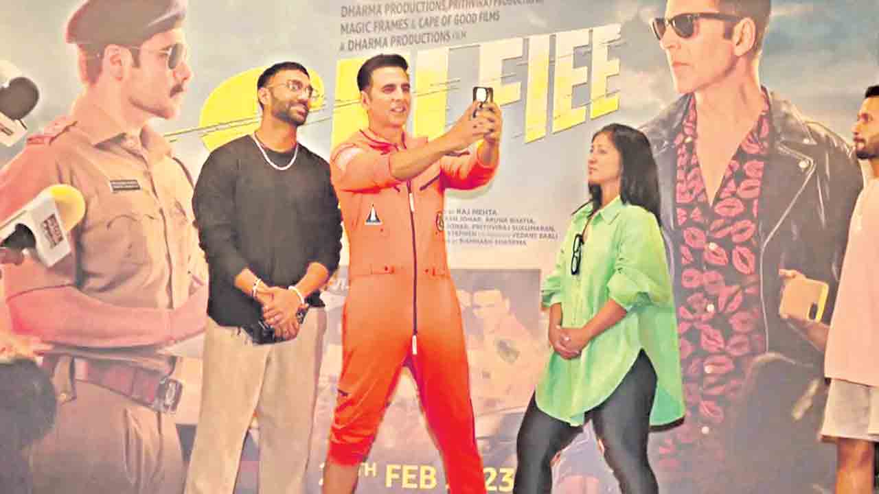 Akshay Kumar షాకింగ్ నిర్ణయం ఆ దేశ పౌరసత్వాన్ని వదులుకున్న స్టార్ నటుడు Namasthe Telangana