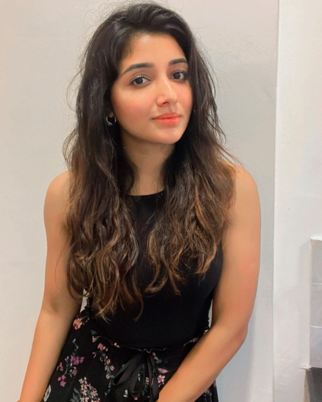 Mirna Menon | ముసిముసి నవ్వులతో ముద్దులొలుకుతున్న మిర్నా మీనన్ ...