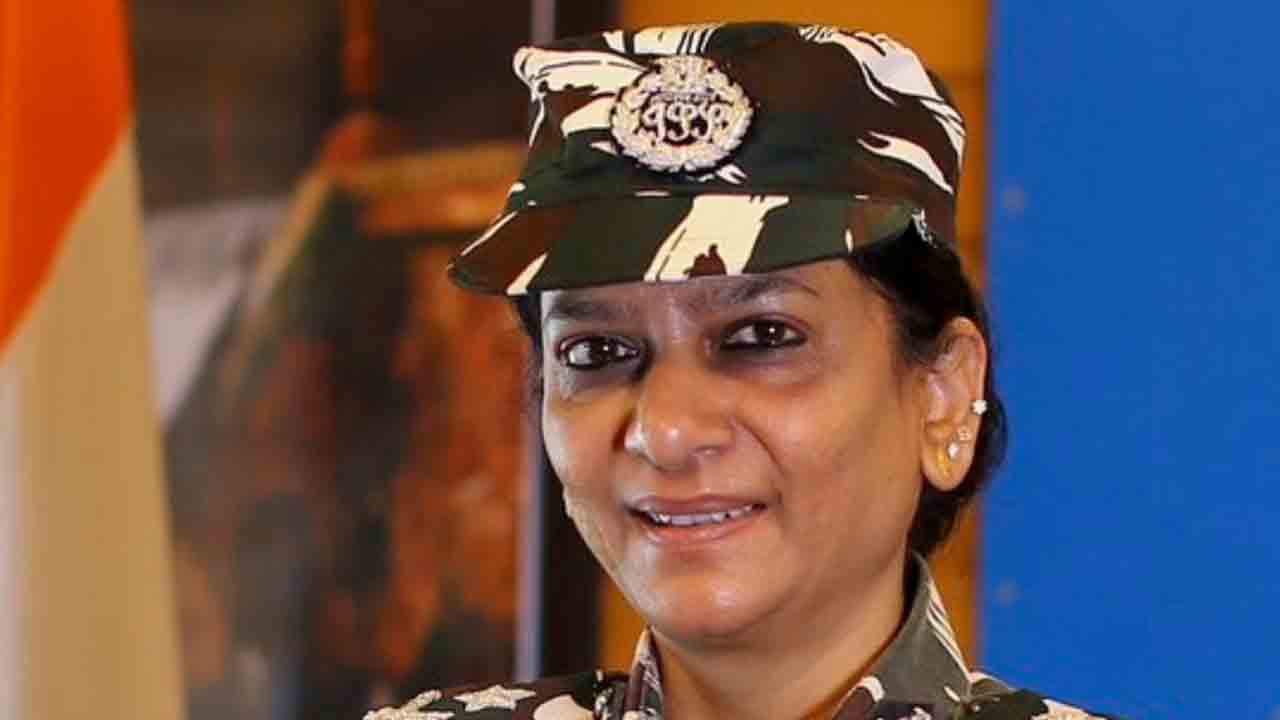 Charu Sinha సీఆర్పీఎఫ్ సెక్టార్ తొలి మహిళా ఐజీపీగా చారుసిన్హా