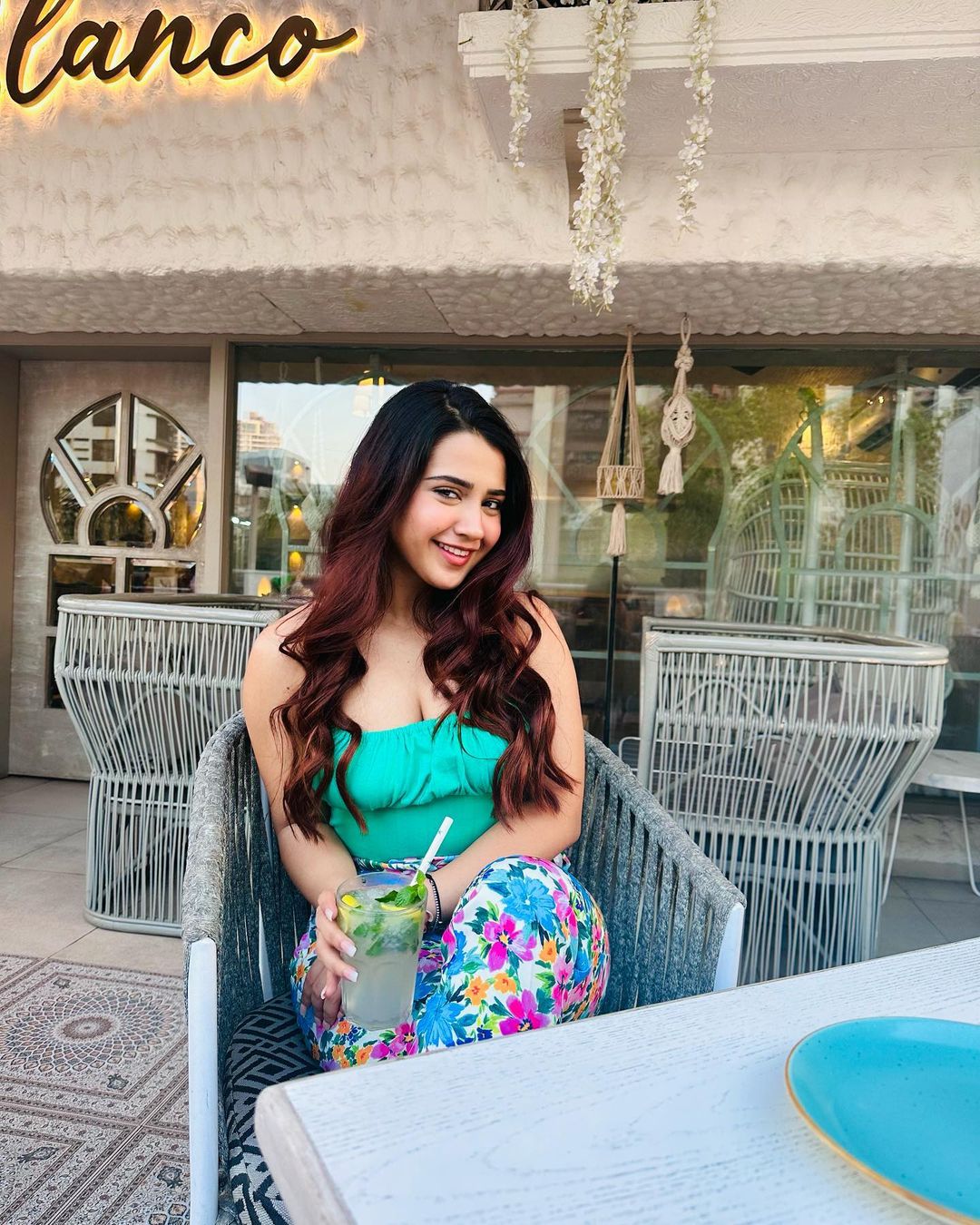 Roshni Walia | గులాబీ డ్రెస్‌లో గుబాళిస్తున్న రోష్ని వాలియా..-Namasthe ...