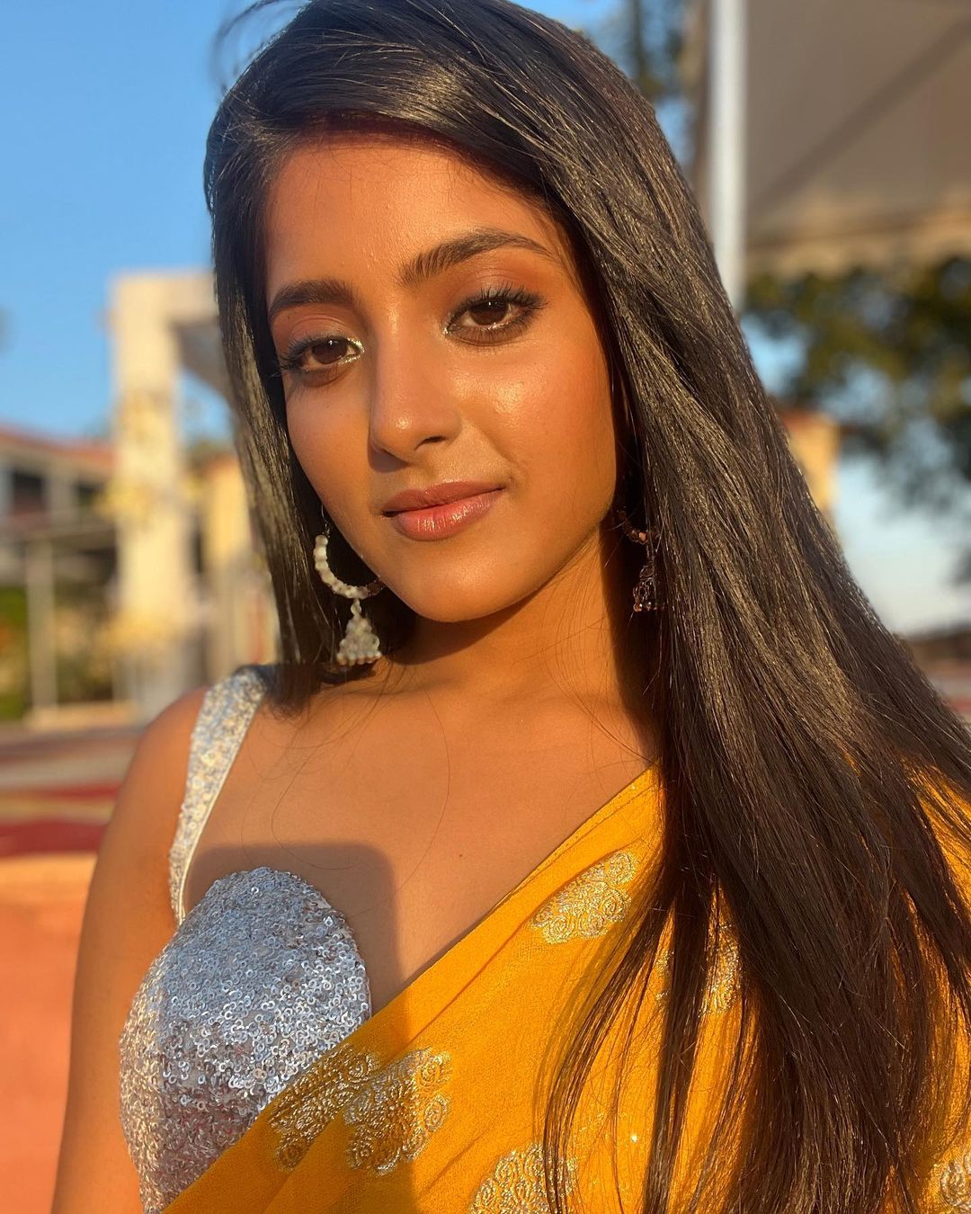 Ulka Gupta | లేలేత అందాలతో కుర్రకారును చిత్తుచేస్తున్న ఉల్కా గుప్తా ...