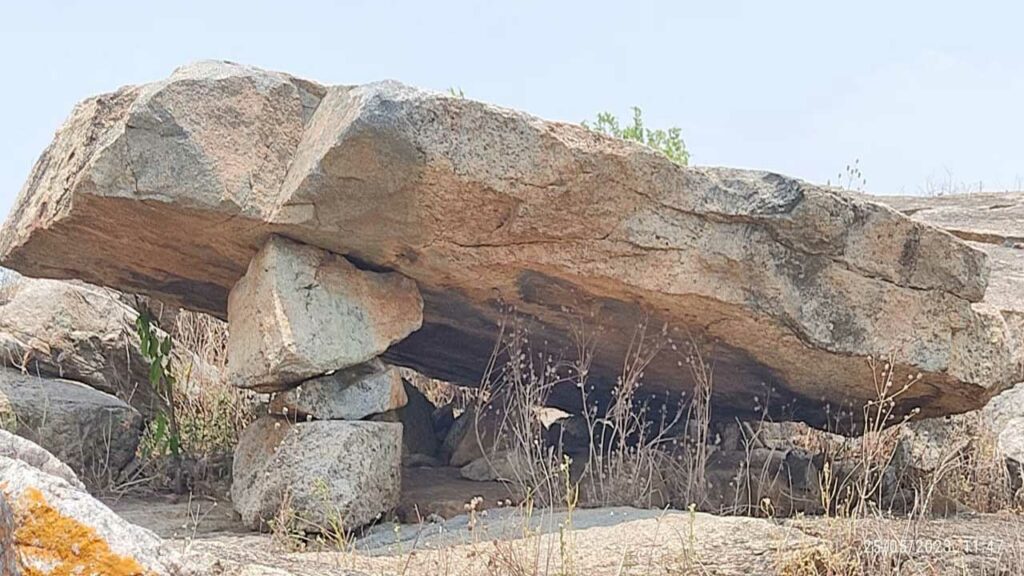 Valmidi | వల్మిడిలో శాతవాహనుల ఆనవాళ్లు..! కందకాల్లో బయటపడ్డ 3వేల ఏళ్ల ...