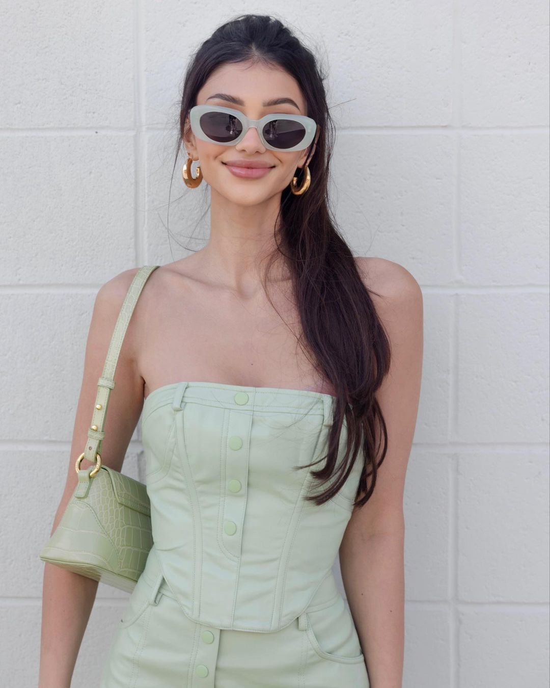 Alanna Panday | చిట్టిపొట్టి దుస్తుల్లో సెగలు రేపుతున్న అలన్న పాండే ...