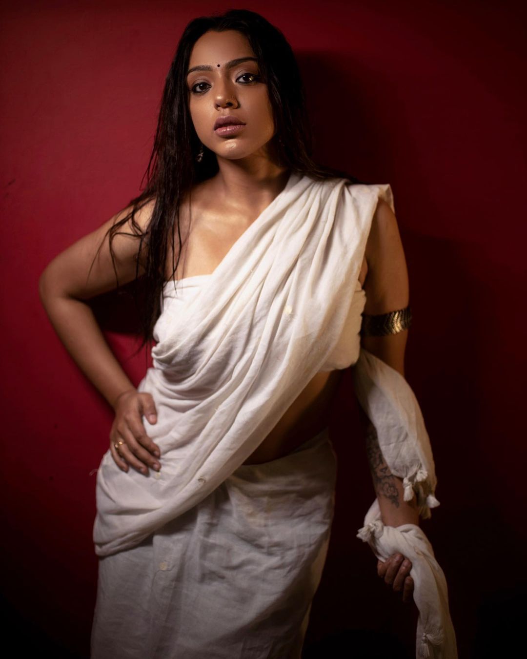 Deviyani Sharma | చూపులతో చంపేస్తున్న సైతాన్ హీరోయిన్ దేవియాని శర్మ ...