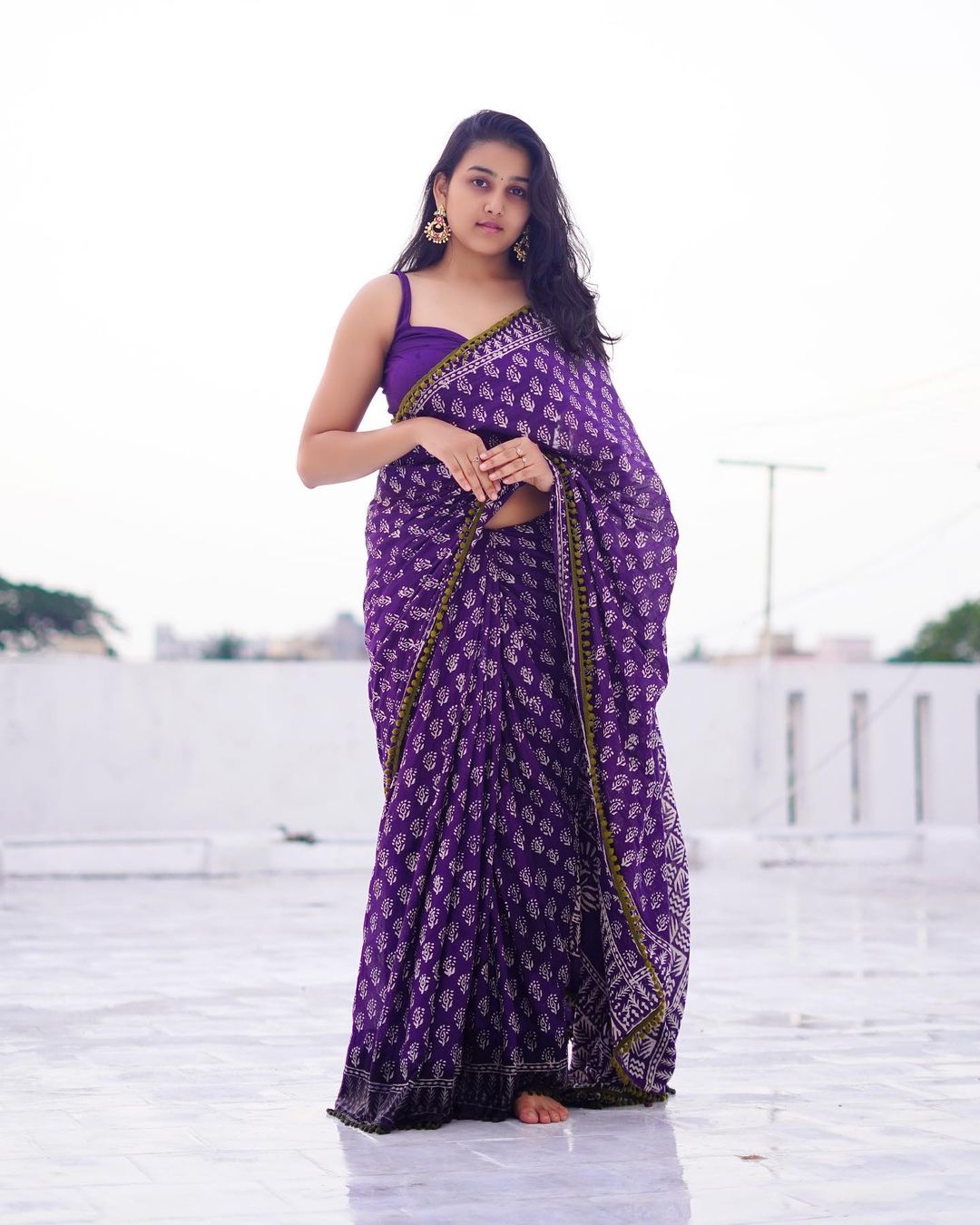 Sowmika Pandiyan | చీరకట్టులో మురిపిస్తున్న సౌమిక పాండియన్..-Namasthe Telangana