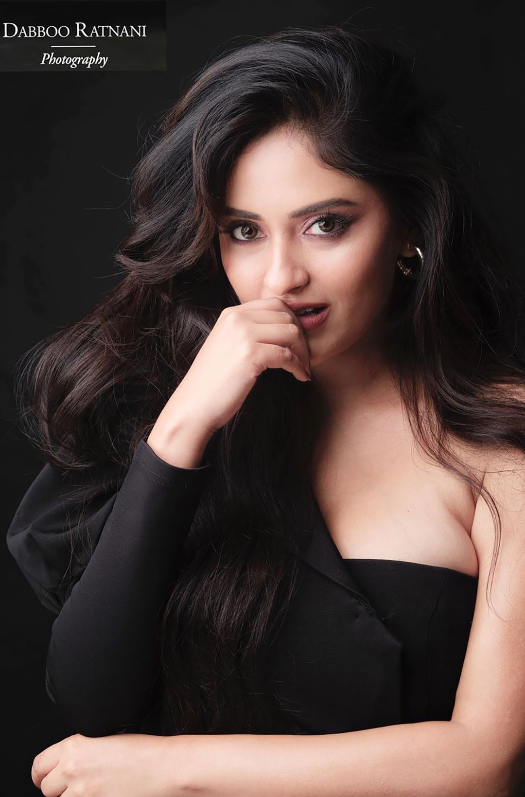 Sanya Thakur | చిట్టిపొట్టి దుస్తుల్లో సెగలు పుట్టిస్తున్న సన్యా ఠాకూర్..-Namasthe Telangana