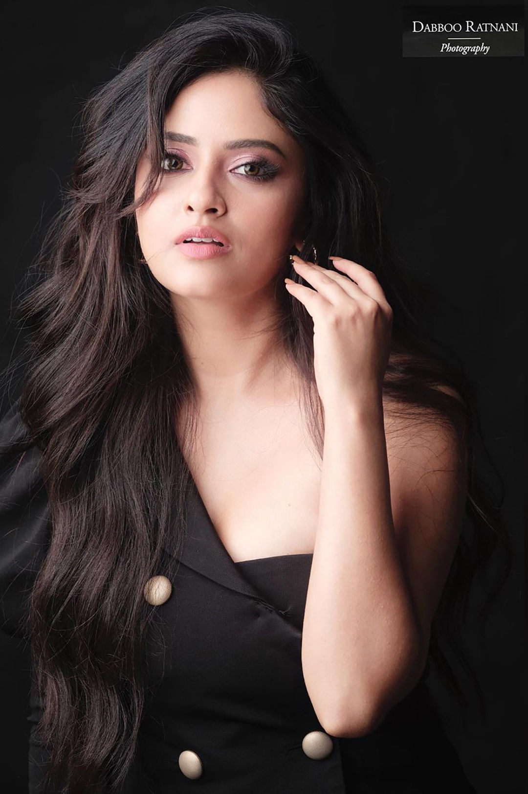 Sanya Thakur | చిట్టిపొట్టి దుస్తుల్లో సెగలు పుట్టిస్తున్న సన్యా ఠాకూర్..-Namasthe Telangana