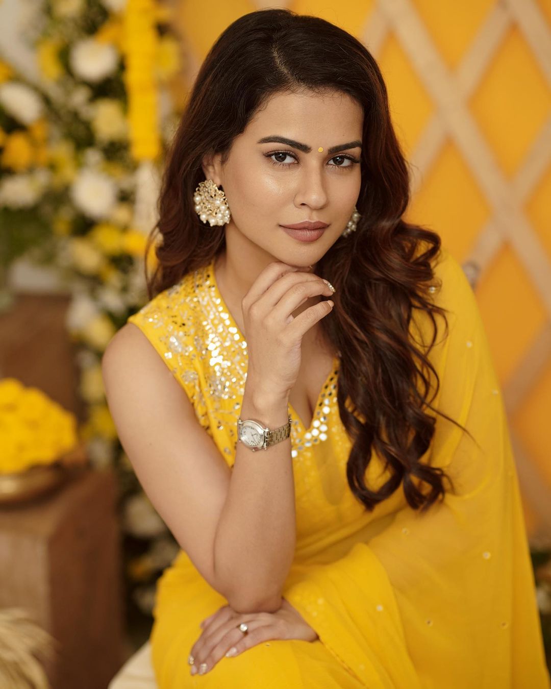 Sharmiela Mandre | చిట్టిపొట్టి దుస్తుల్లో మురిపిస్తున్న షర్మిలా ...