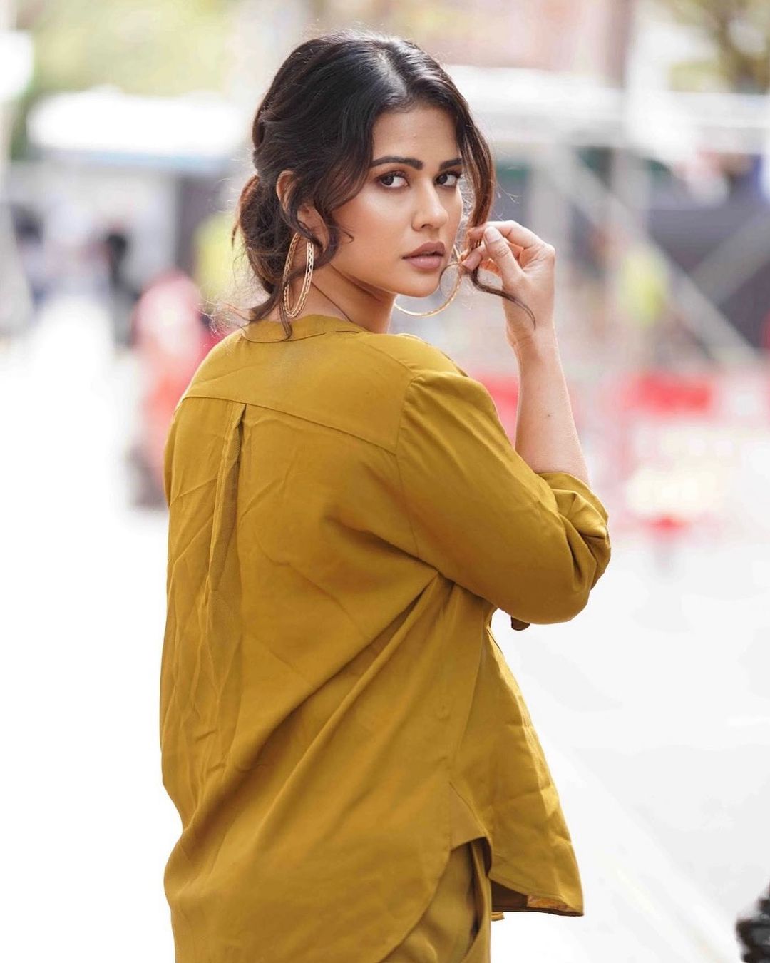 Sharmiela Mandre | చిట్టిపొట్టి దుస్తుల్లో మురిపిస్తున్న షర్మిలా ...