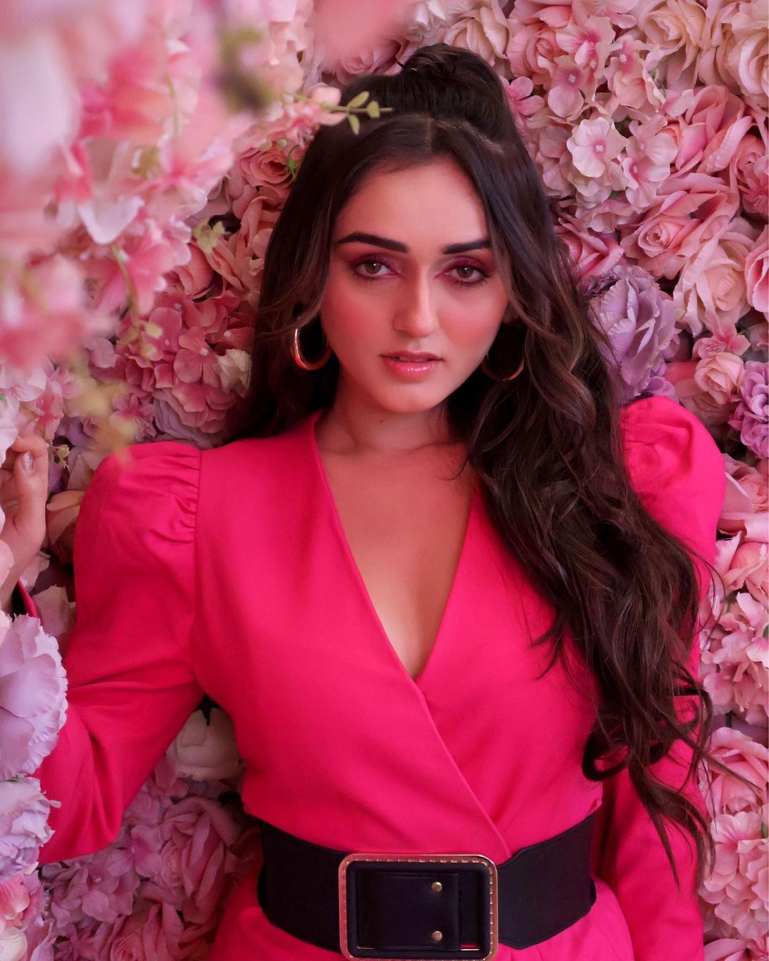 Tanya Sharma | చీరకట్టులో తన్య శర్మ అందచందాలు అదరహో..-Namasthe Telangana