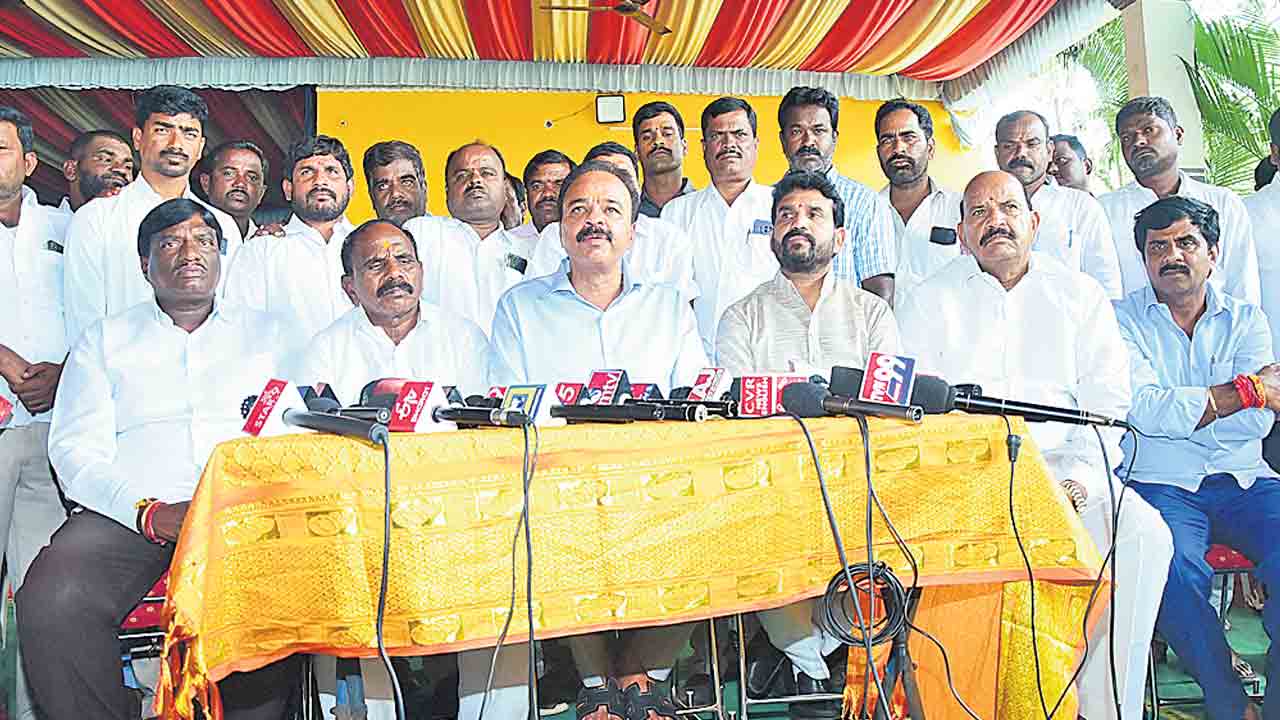 మన ప్రాజెక్టులపై కేంద్రం కక్ష Namasthe Telangana