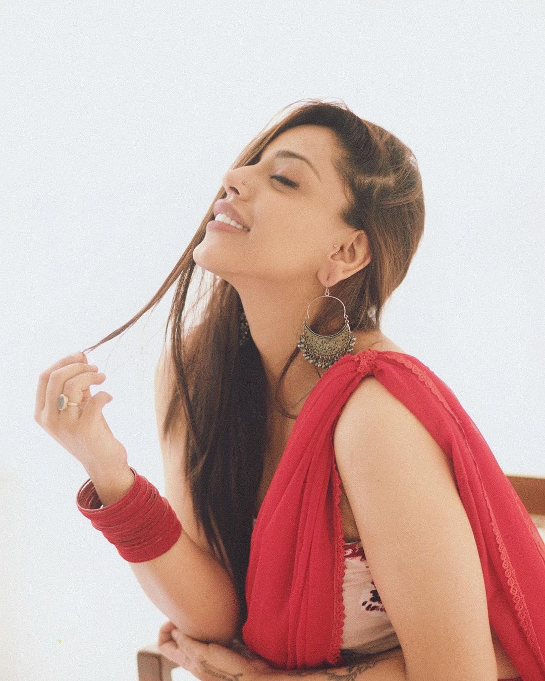 Deviyani Sharma | పర్పుల్ కలర్ డ్రెస్‌లో గాలం వేస్తున్న దేవియాని శర్మ ...