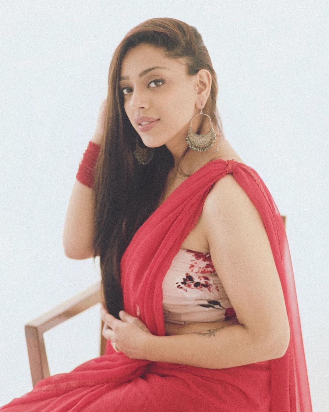 Deviyani Sharma | పర్పుల్ కలర్ డ్రెస్‌లో గాలం వేస్తున్న దేవియాని శర్మ ...