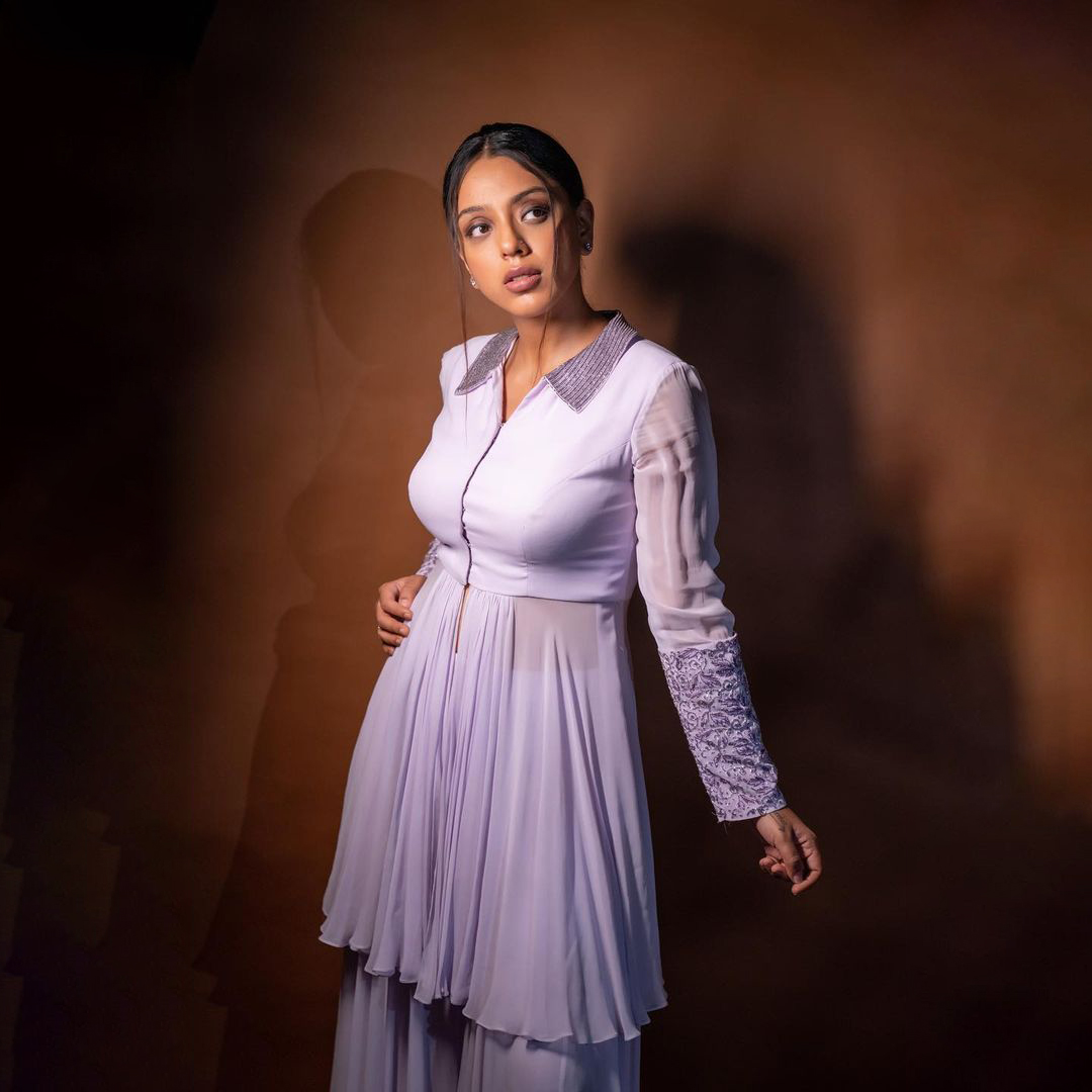 Deviyani Sharma | పర్పుల్ కలర్ డ్రెస్‌లో గాలం వేస్తున్న దేవియాని శర్మ ...