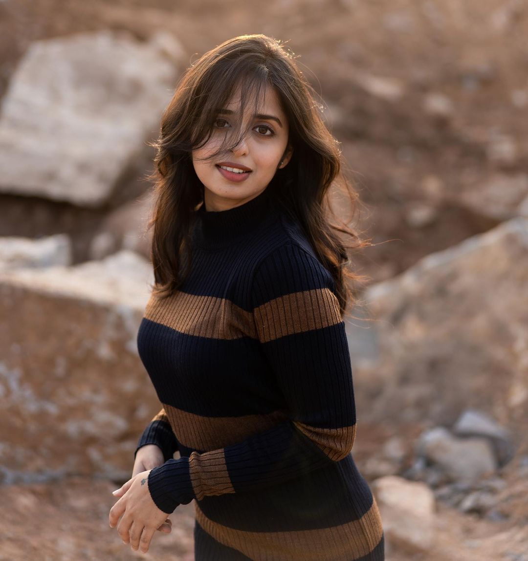 Pravallika Damerla | చూపులతో మత్తెక్కిస్తున్న ప్రవల్లిక దామెర్ల..-Namasthe Telangana