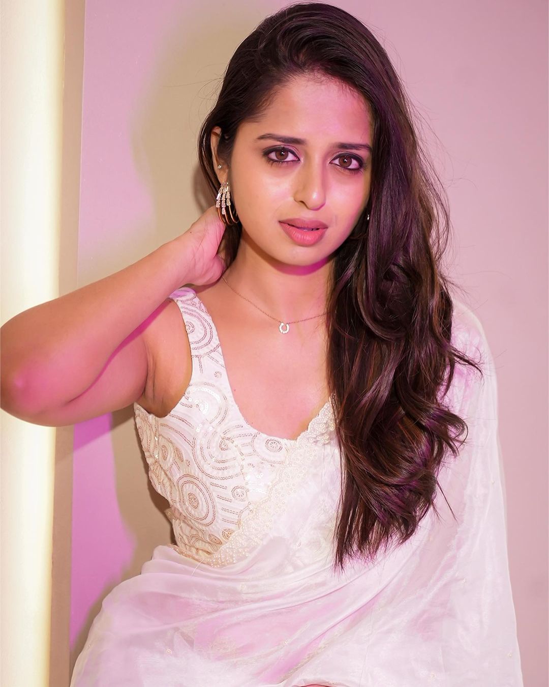 Pravallika Damerla | చూపులతో మత్తెక్కిస్తున్న ప్రవల్లిక దామెర్ల..-Namasthe Telangana