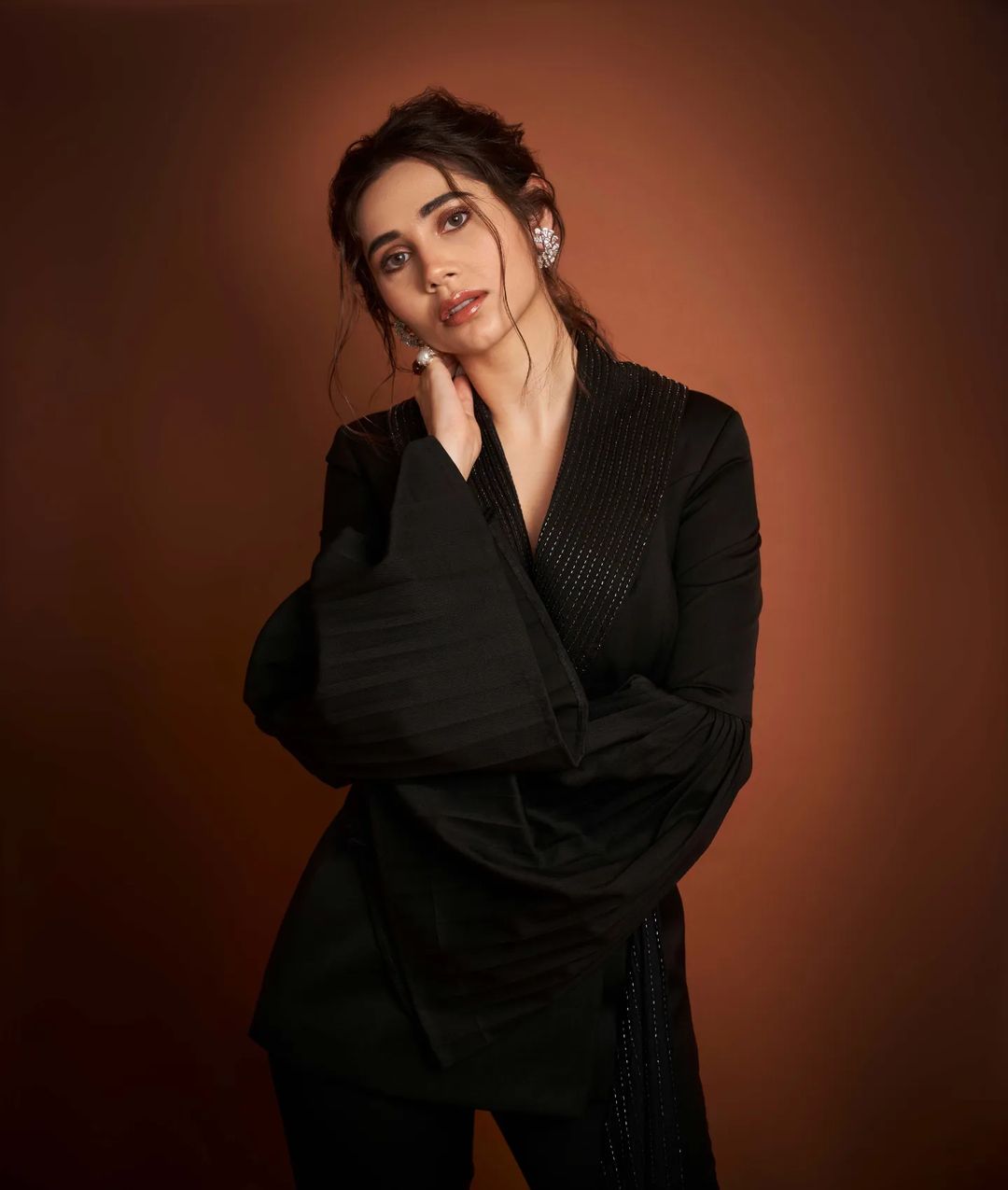 Zahrah S Khan | గులాబీ కలర్ డ్రెస్‌లో గుబాళిస్తున్న జహ్రా ఎస్ ఖాన్ ...