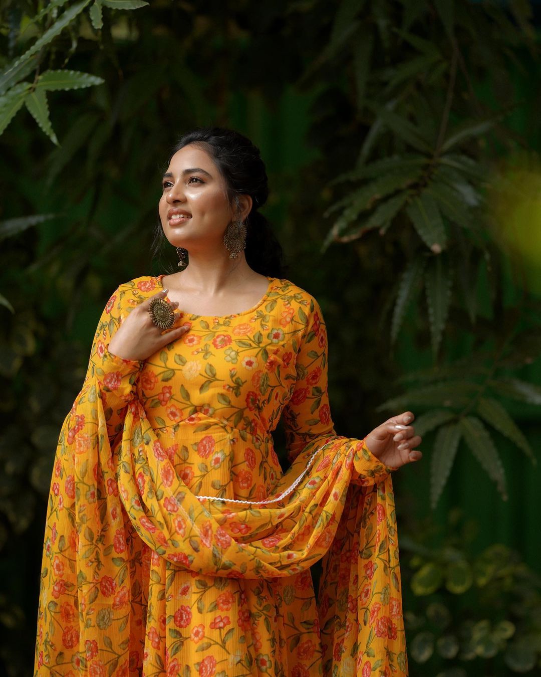 Srushti Dange | చూపులతో చంపేస్తున్న సృష్టి డాంగే..-Namasthe Telangana