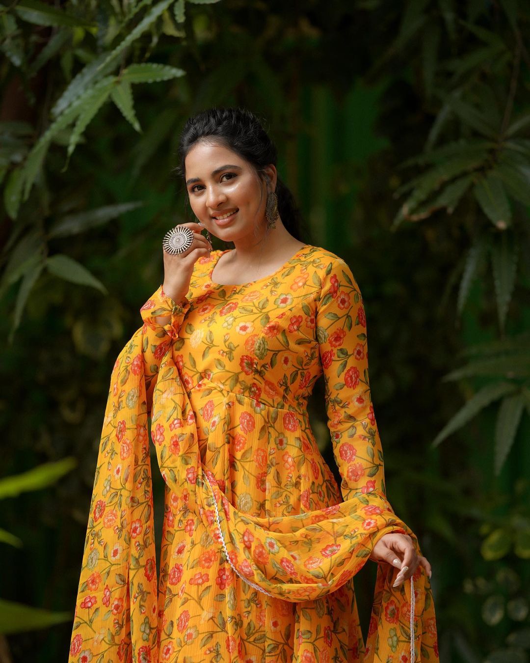 Srushti Dange | చూపులతో చంపేస్తున్న సృష్టి డాంగే..-Namasthe Telangana