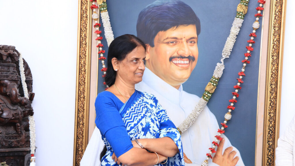 Sabitha Indra Reddy | సాధారణ గృహిణి నుంచి రాష్ట్ర హోంమంత్రి దాకా.. ఇదీ ...