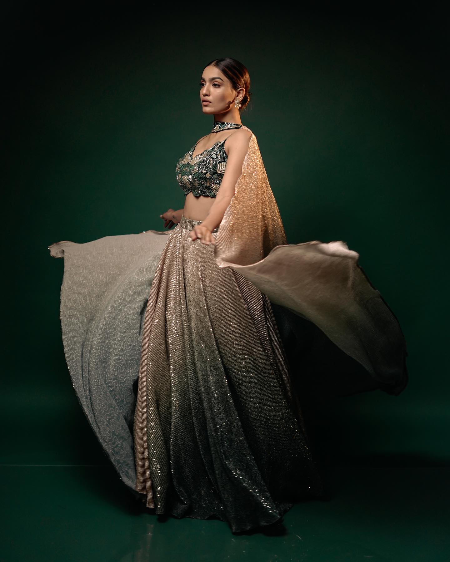 Saniya Iyappan | ఎరుపెక్కిన అందాలతో మతులు పోగొడుతున్న సానియా అయ్యప్పన్..-Namasthe Telangana