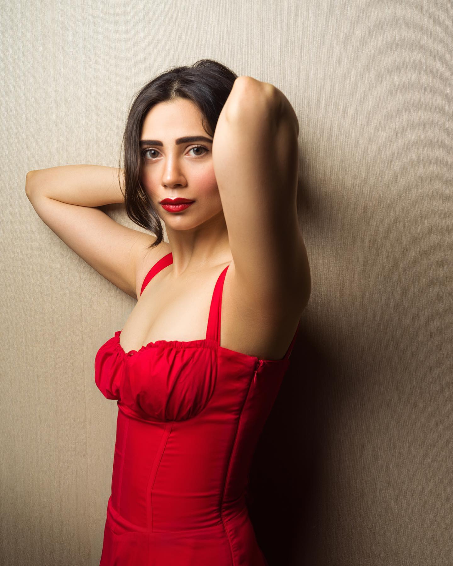 Zahrah S Khan | నడుమందాలతో హీటెక్కిస్తున్న జహ్రా ఎస్ ఖాన్..-Namasthe Telangana